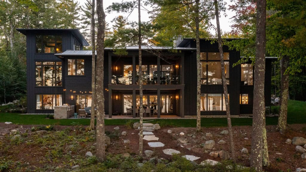 Prairie-style lake house in Southern Maine in perfect harmony with nature