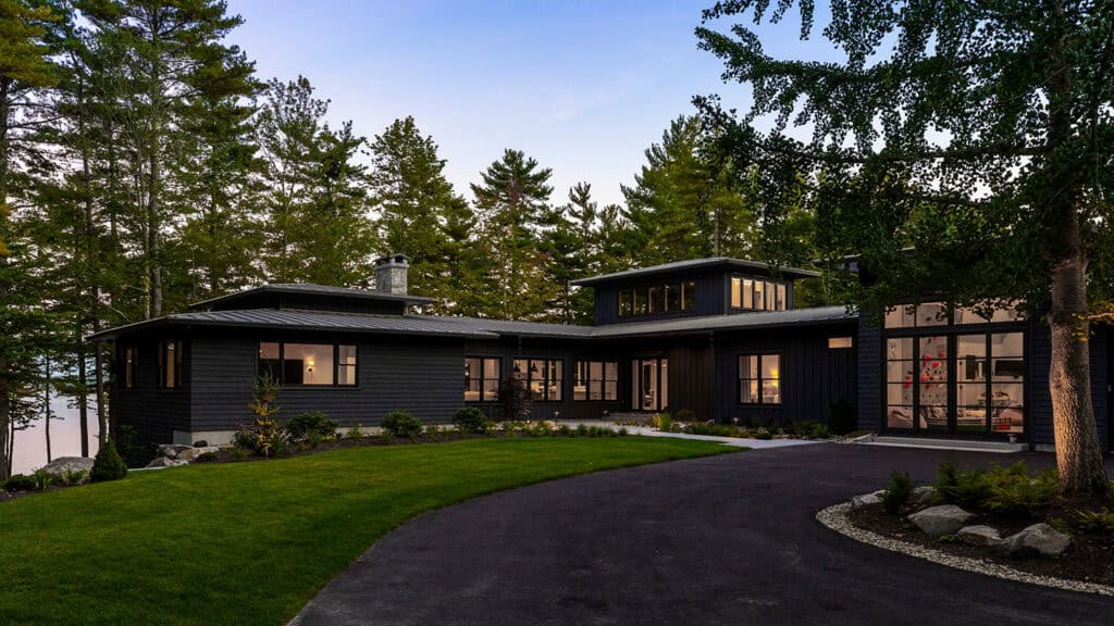 Prairie-style lake house in Southern Maine in perfect harmony with nature