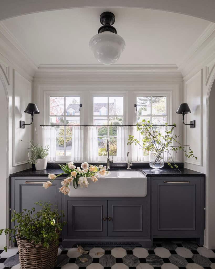 100-year-old Dutch Colonial home in Seattle gets a breathtaking remodel