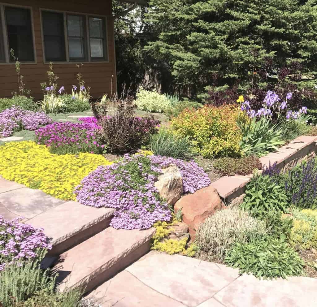 33 Clever Front Yard Flower Bed Ideas To Transform A Small Garden