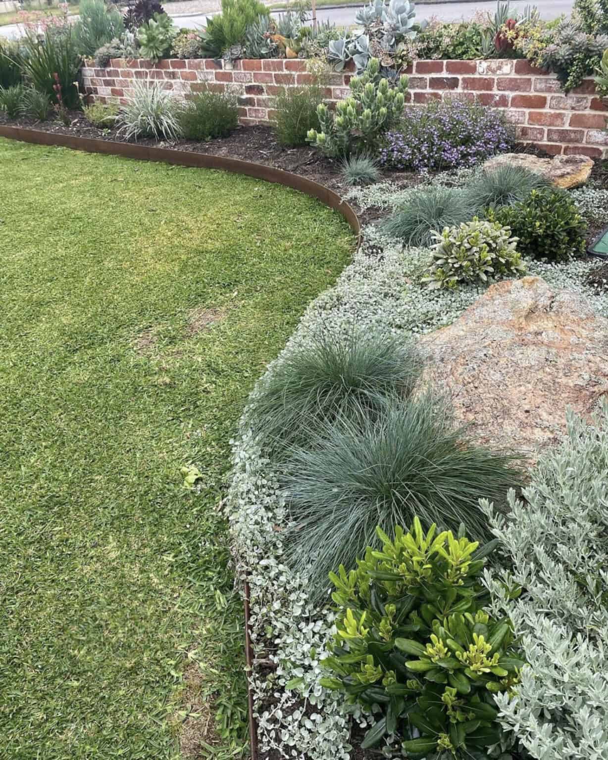 33 Creative Garden Edging Ideas To Maximize Your Small Yard