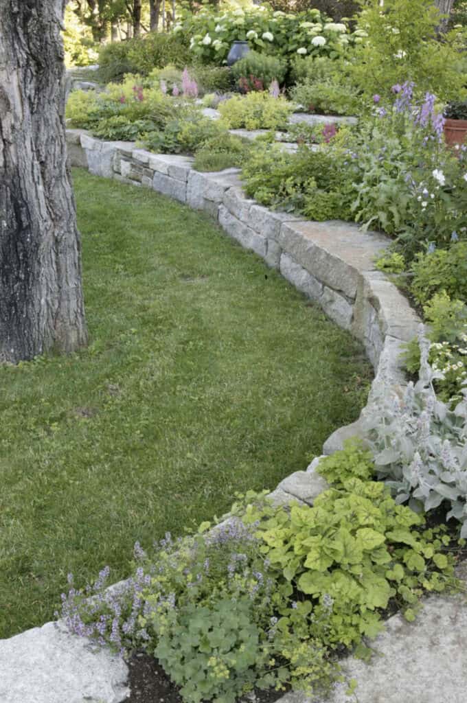 33 Creative Garden Edging Ideas To Maximize Your Small Yard