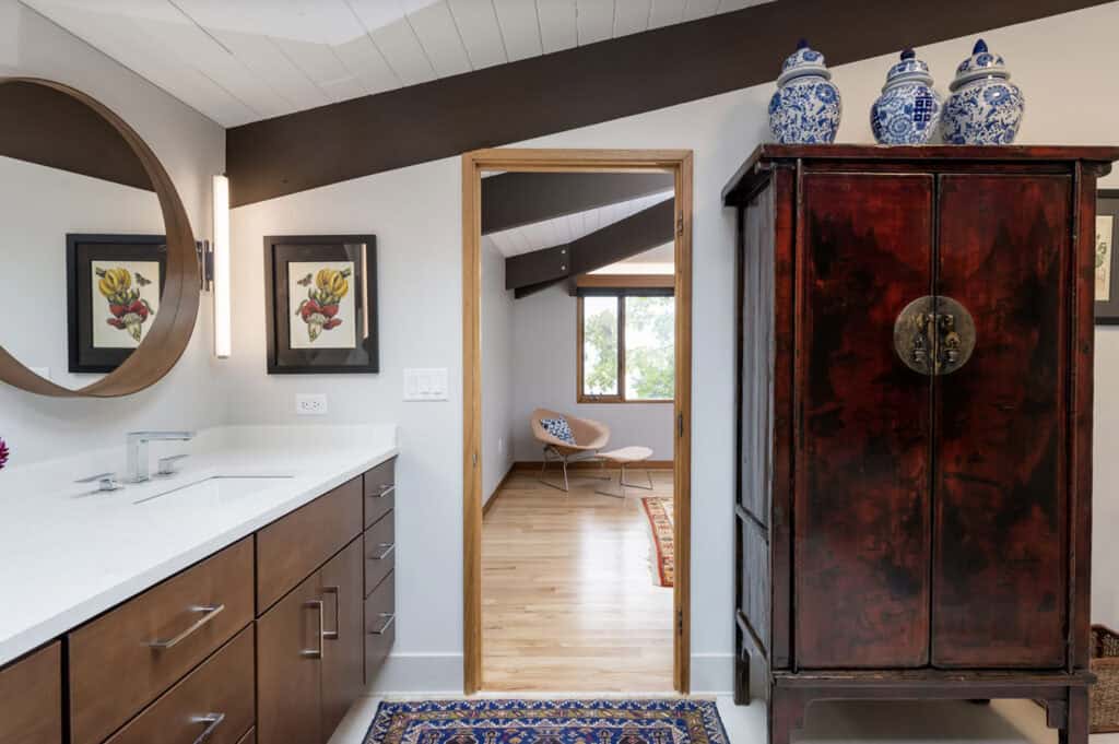 A stunning midcentury deck house in North Carolina invites nature inside