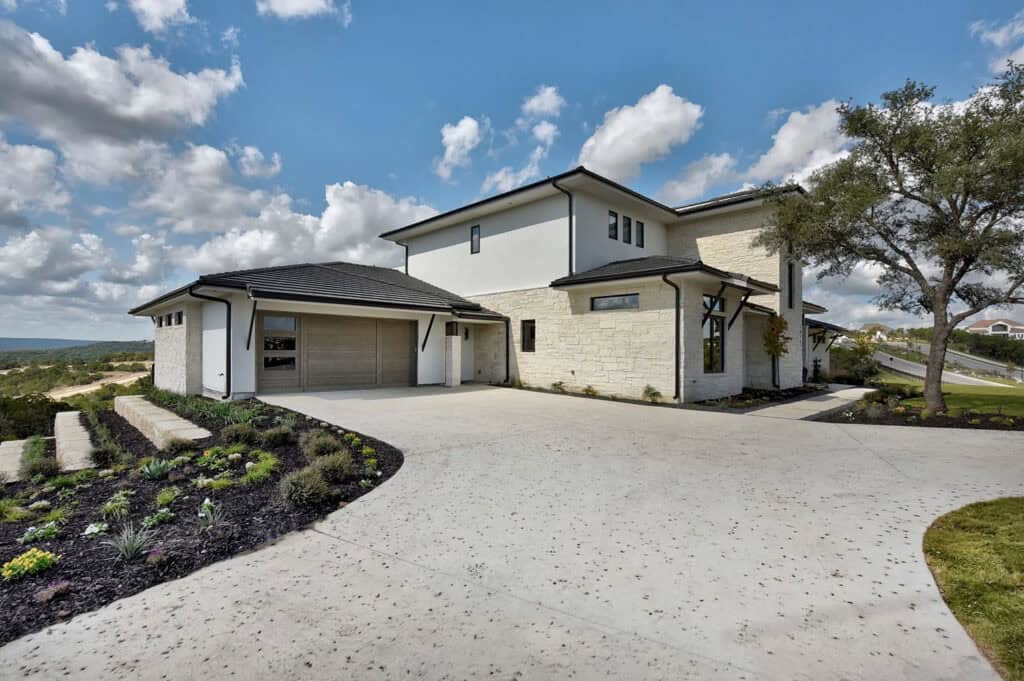 Step inside this contemporary Texas house with stunning living spaces