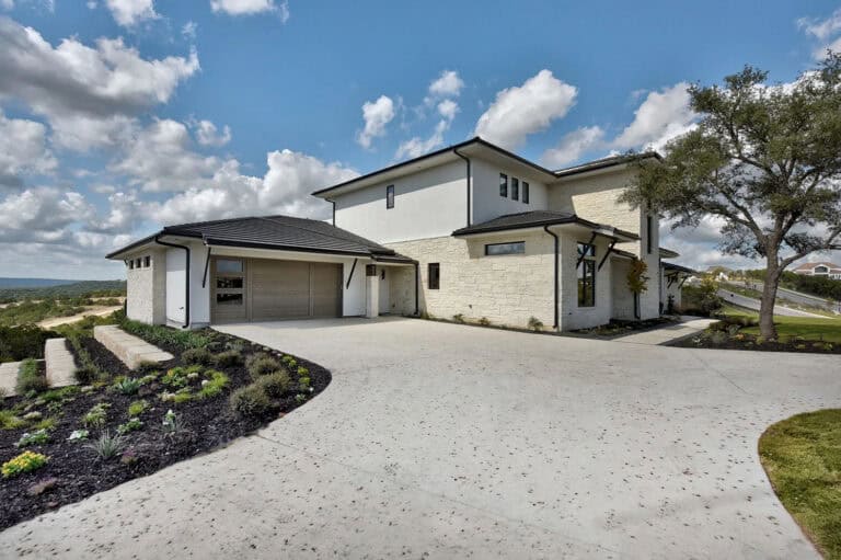 Step inside this contemporary Texas house with stunning living spaces