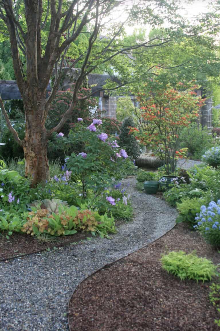 28 Inspiring Garden Paths And Walkways To Elevate Your Small Yard