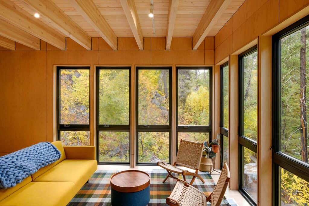 See this compact cabin perched in the breathtaking Cascade Mountains