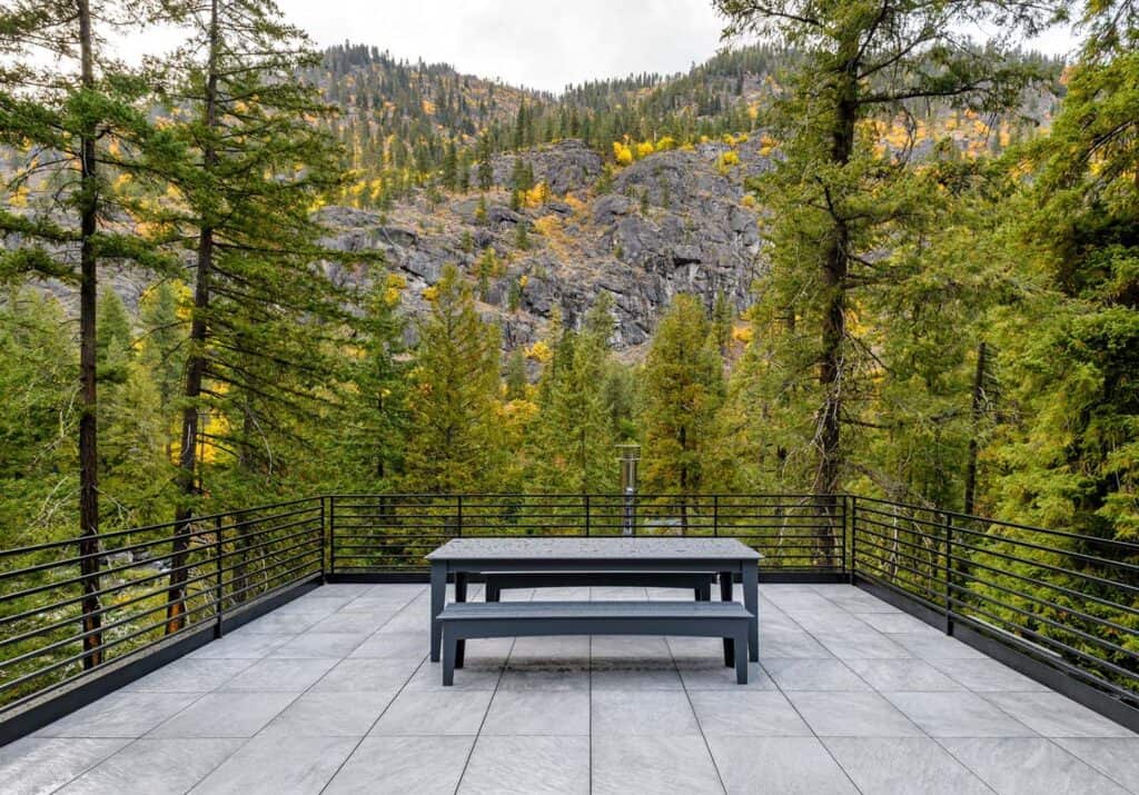 See this compact cabin perched in the breathtaking Cascade Mountains