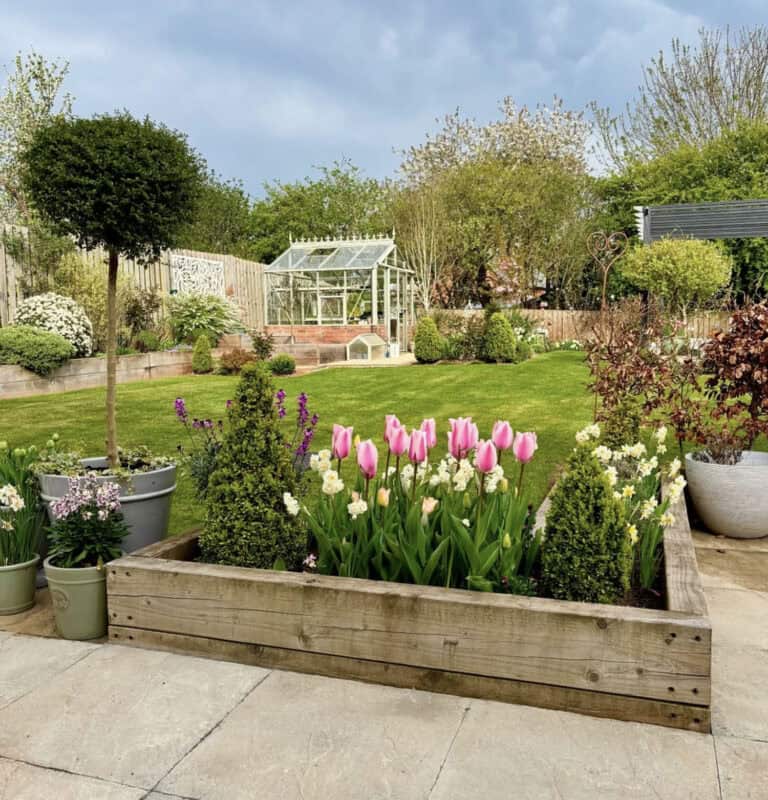 40 Dreamy Small Garden Bed Ideas to Inspire Your Outdoor Makeover