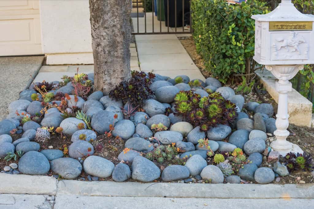 40 Dreamy Small Garden Bed Ideas to Inspire Your Outdoor Makeover