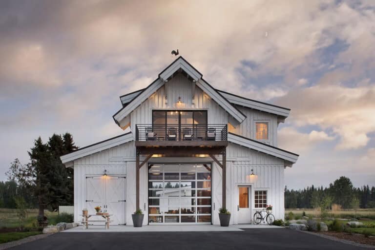A modern mountain barn house in Montana with stunning rustic details
