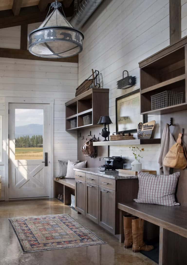 A modern mountain barn house in Montana with stunning rustic details