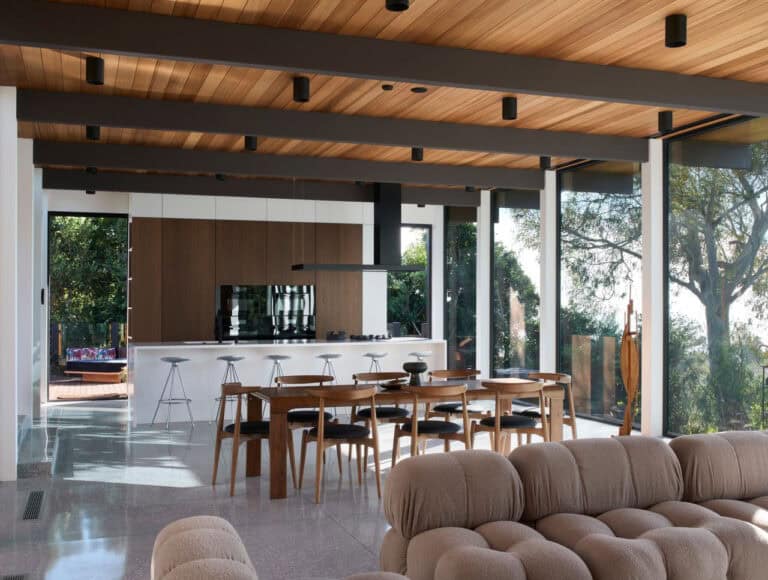 A stunning glass box home that celebrates midcentury modern in Malibu
