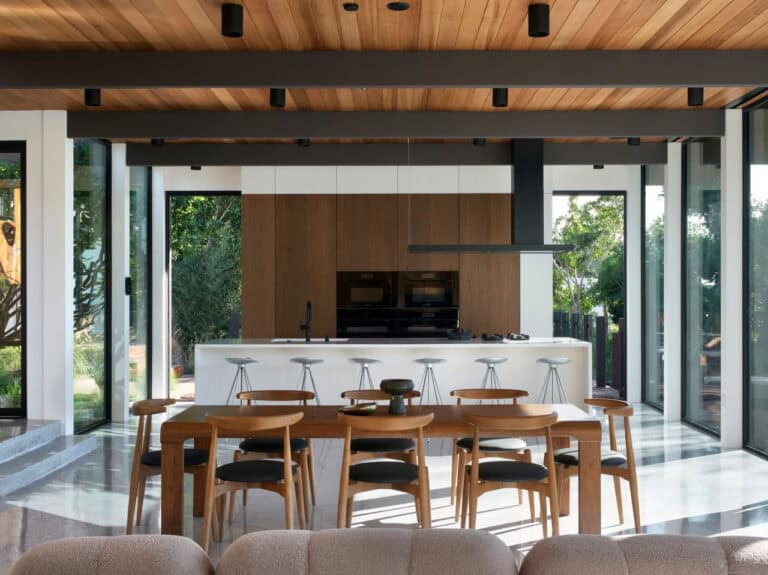 A stunning glass box home that celebrates midcentury modern in Malibu
