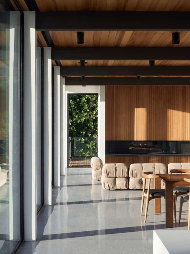 A stunning glass box home that celebrates midcentury modern in Malibu