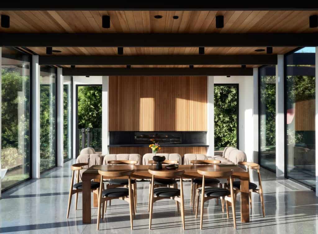 A stunning glass box home that celebrates midcentury modern in Malibu
