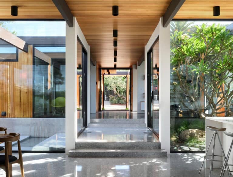 A stunning glass box home that celebrates midcentury modern in Malibu