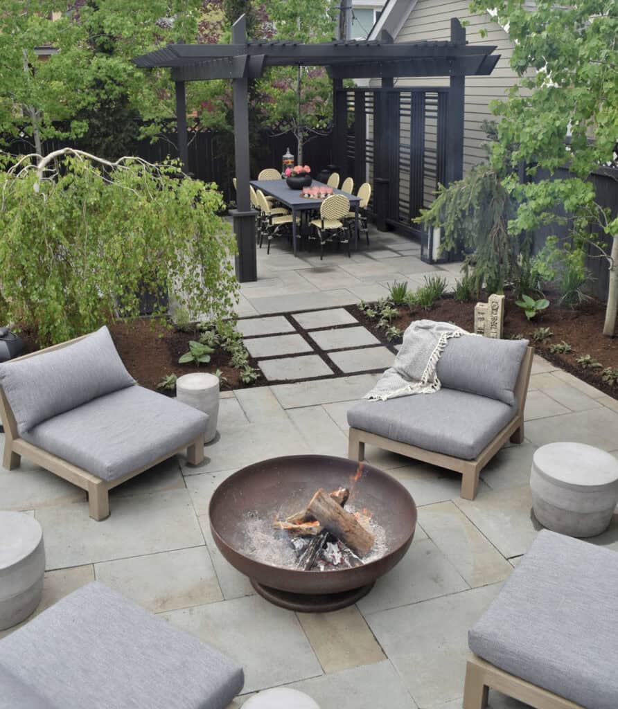 33 Amazing Fire Pit Ideas That Are Perfect for Every Backyard Size