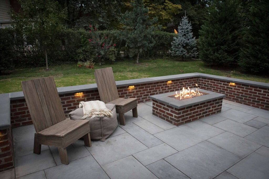 33 Amazing Fire Pit Ideas That Are Perfect for Every Backyard Size