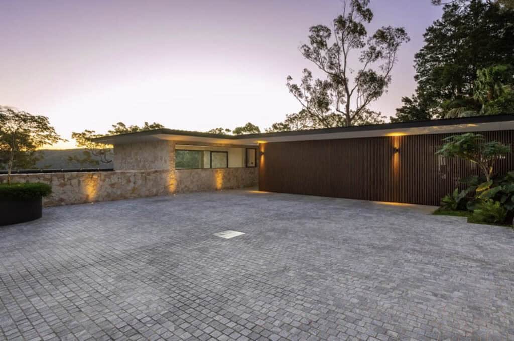 Step into a spectacular Australian house with a calm and contemporary vibe