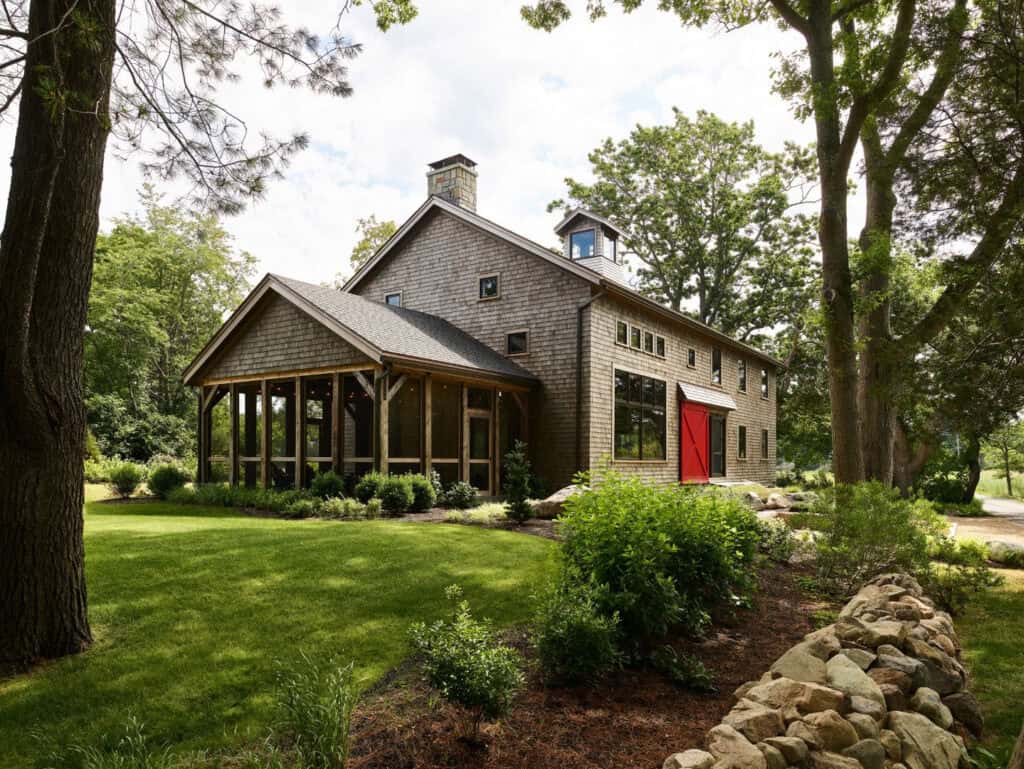 18th-Century New England barn house gets a beautiful transformation