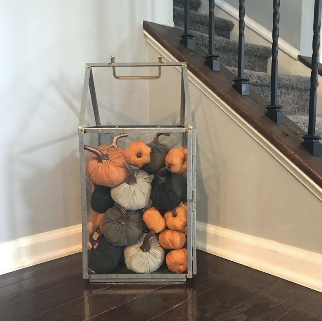33 Cozy Fall Lantern Decor Ideas To Instantly Warm Up Your Home