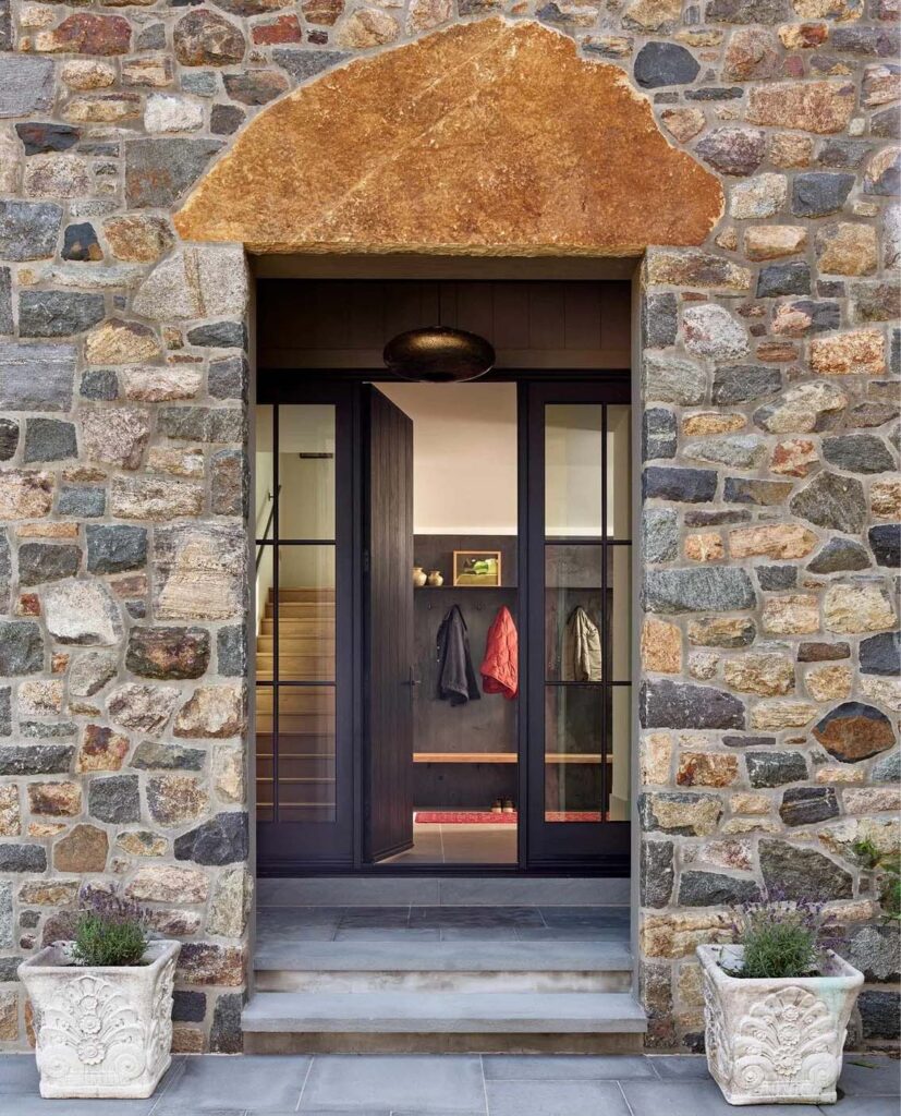 Impressive stone and glass house in Pennsylvania’s countryside landscape
