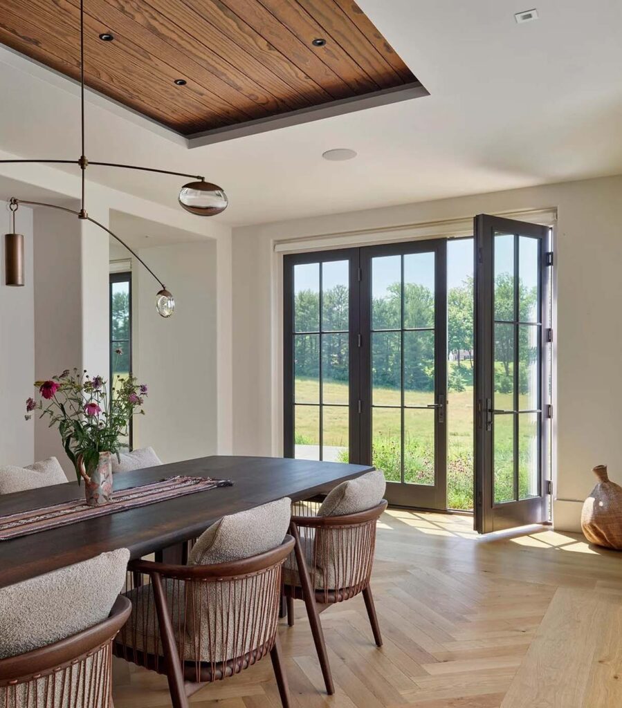 Impressive stone and glass house in Pennsylvania’s countryside landscape