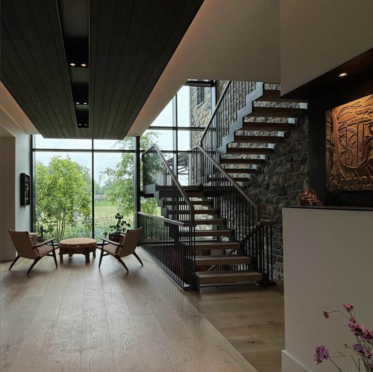 Impressive stone and glass house in Pennsylvania’s countryside landscape