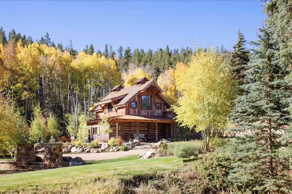 Colorado ranch house provides a cozy getaway in an idyllic setting