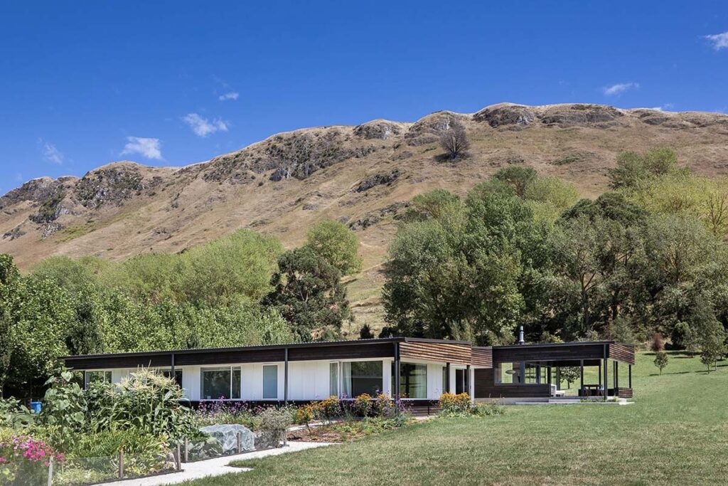 This midcentury modern inspired home celebrates nature in New Zealand