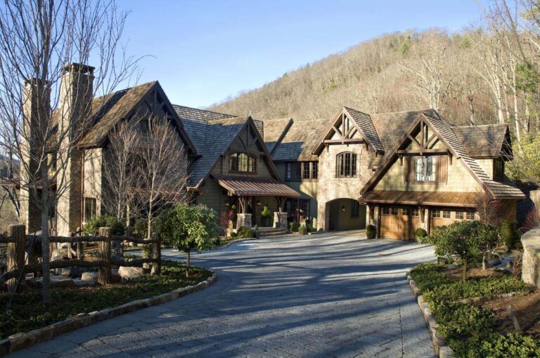 Mountain lodge home with breathtaking views of the Blue Ridge Mountains