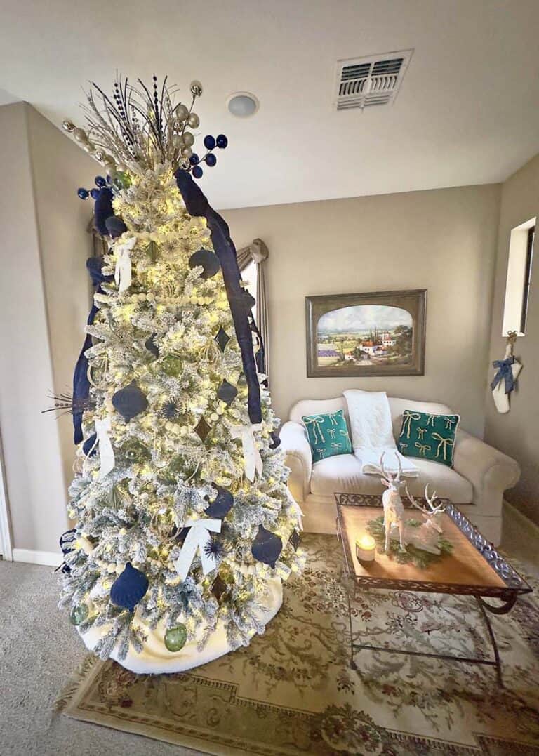 21 Elegant Christmas Tree Decorating Ideas You’ll Want to Try This Year