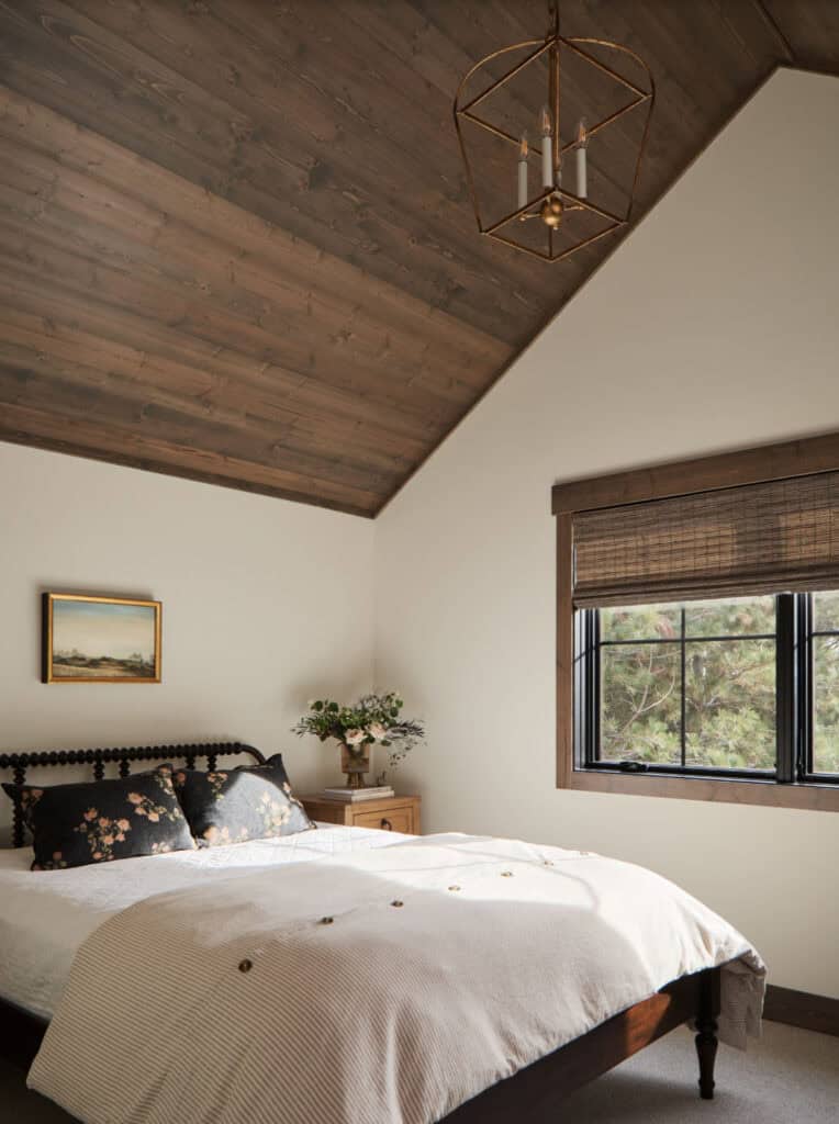 A Minnesota cabin designed for empty nesters has serene Clamshell Lake ...