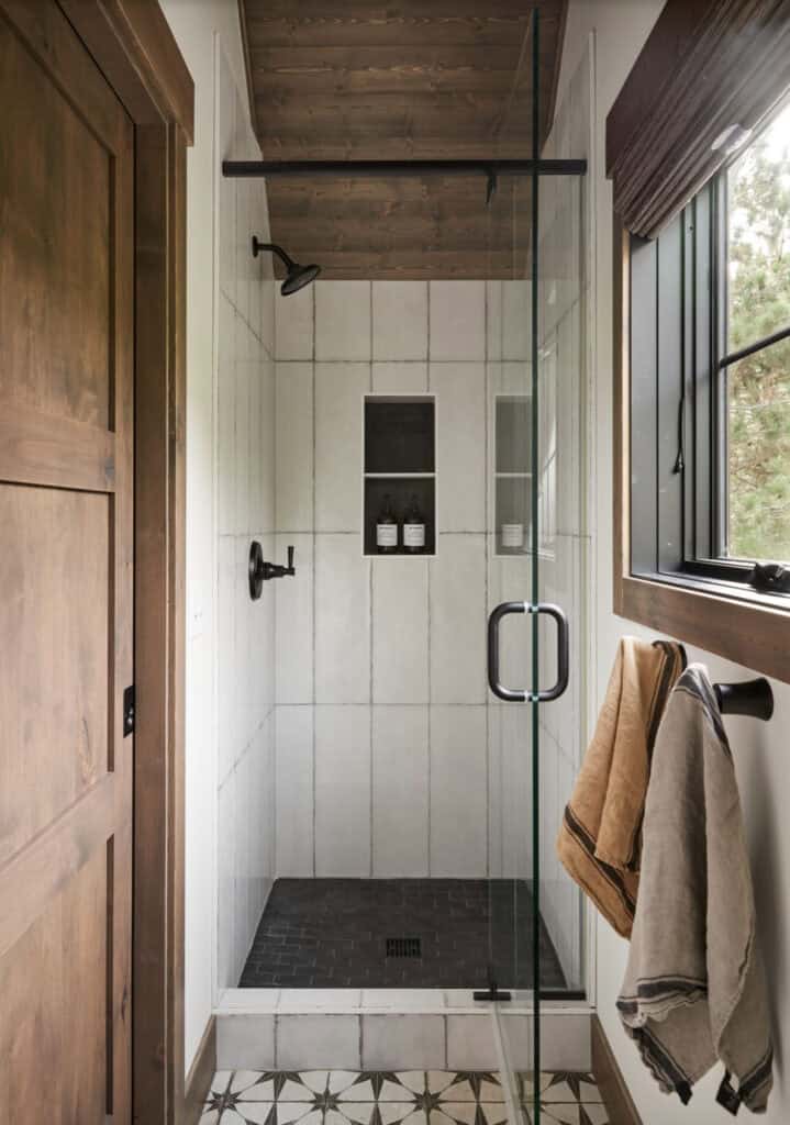 A Minnesota cabin designed for empty nesters has serene Clamshell Lake ...