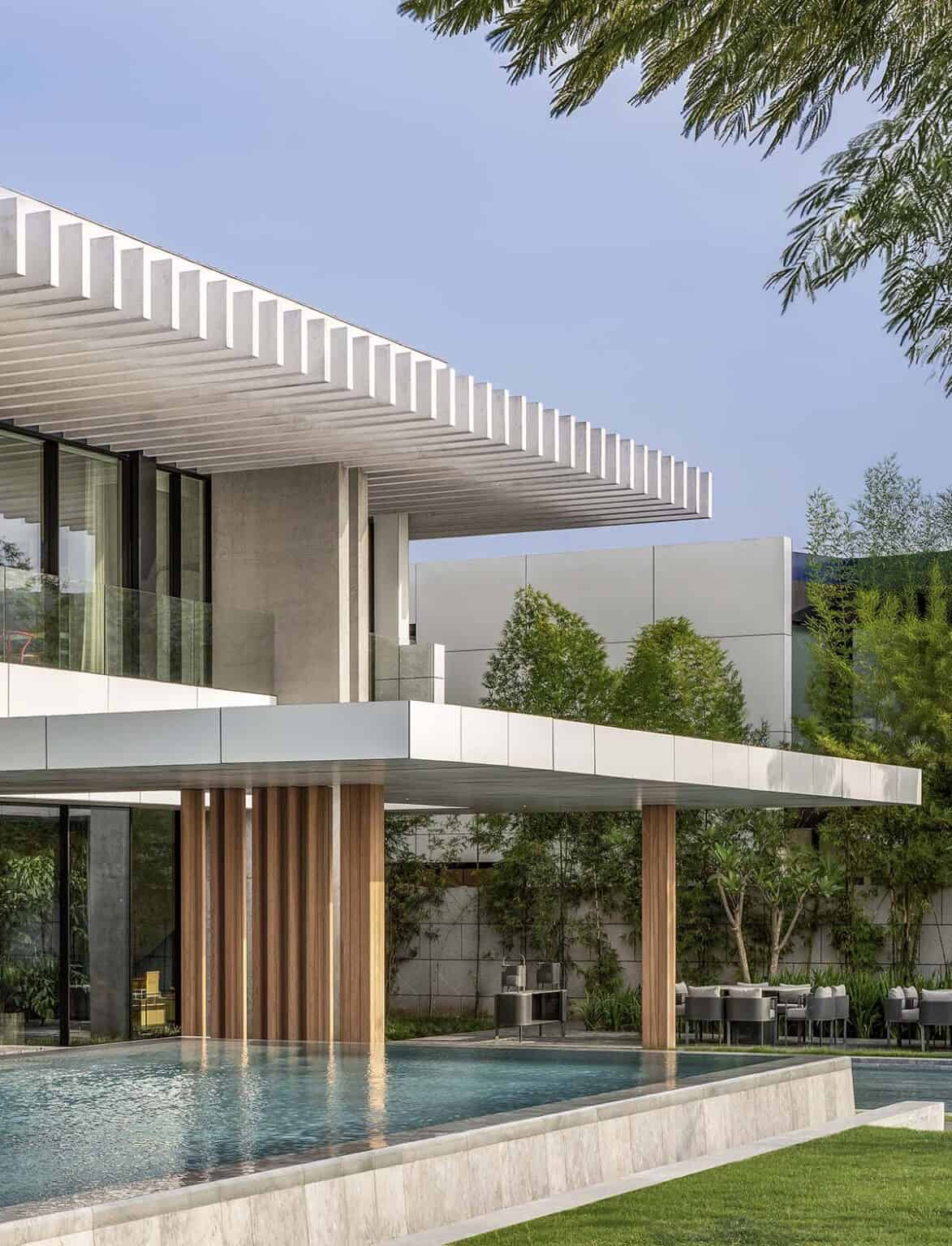 This extraordinary waterfront home enjoys the serene beauty of the ...