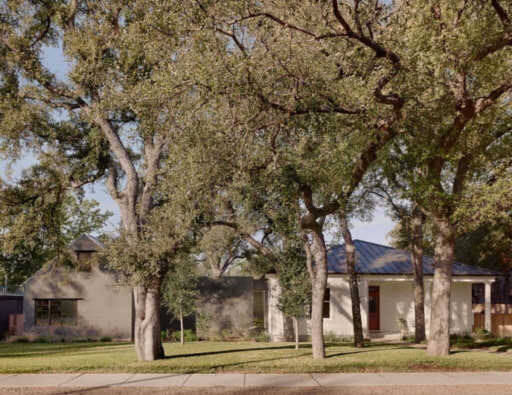 A 1930s Victorian bungalow gets an amazing modern addition in Austin