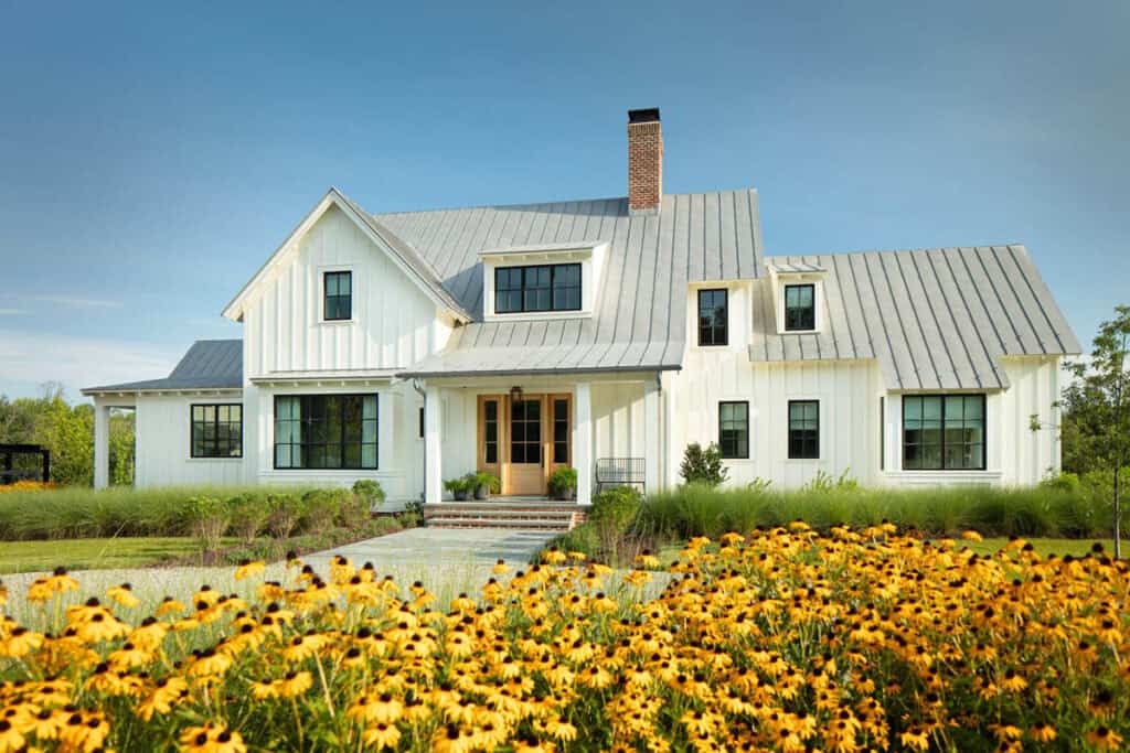 A modern Virginia farmhouse in harmony with its peaceful landscape