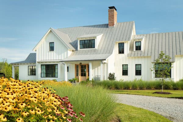 A modern Virginia farmhouse in harmony with its peaceful landscape