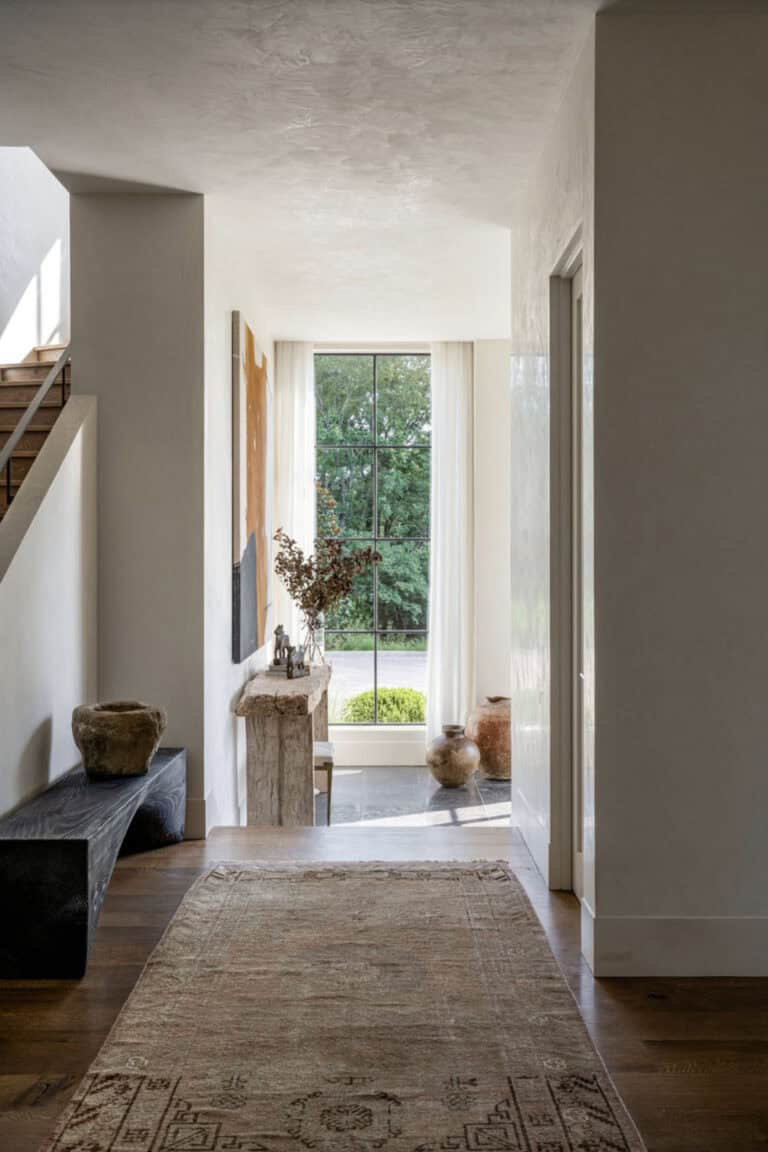 A peek inside this luxurious Nashville house with outstanding interiors